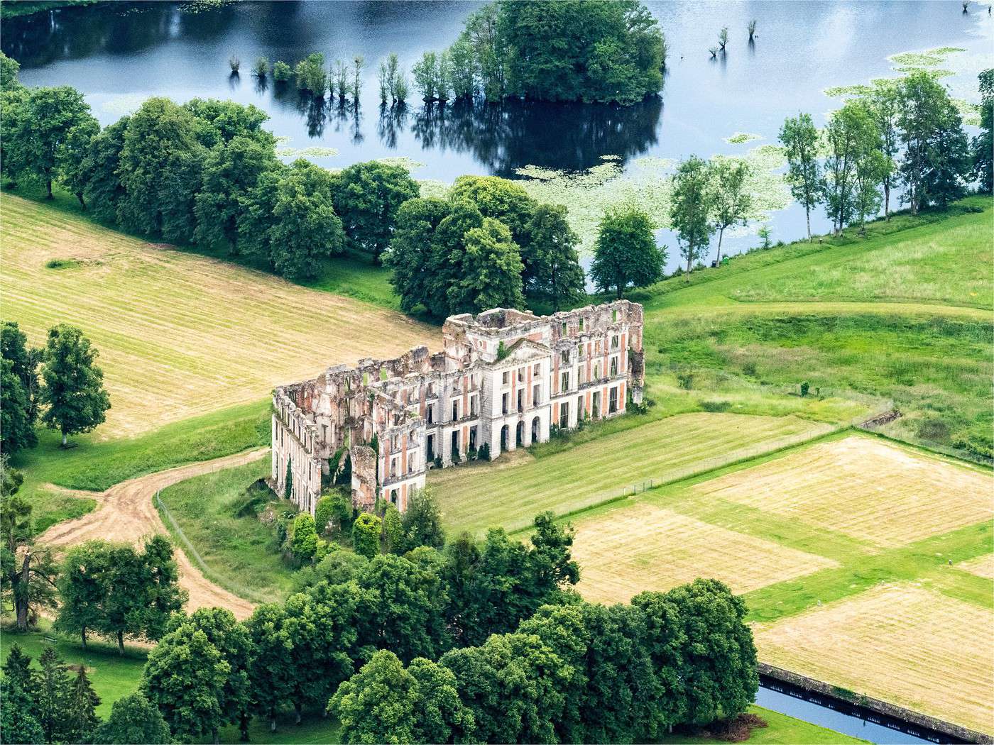 Château de La Ferté Vidame (France) - Guide voyage